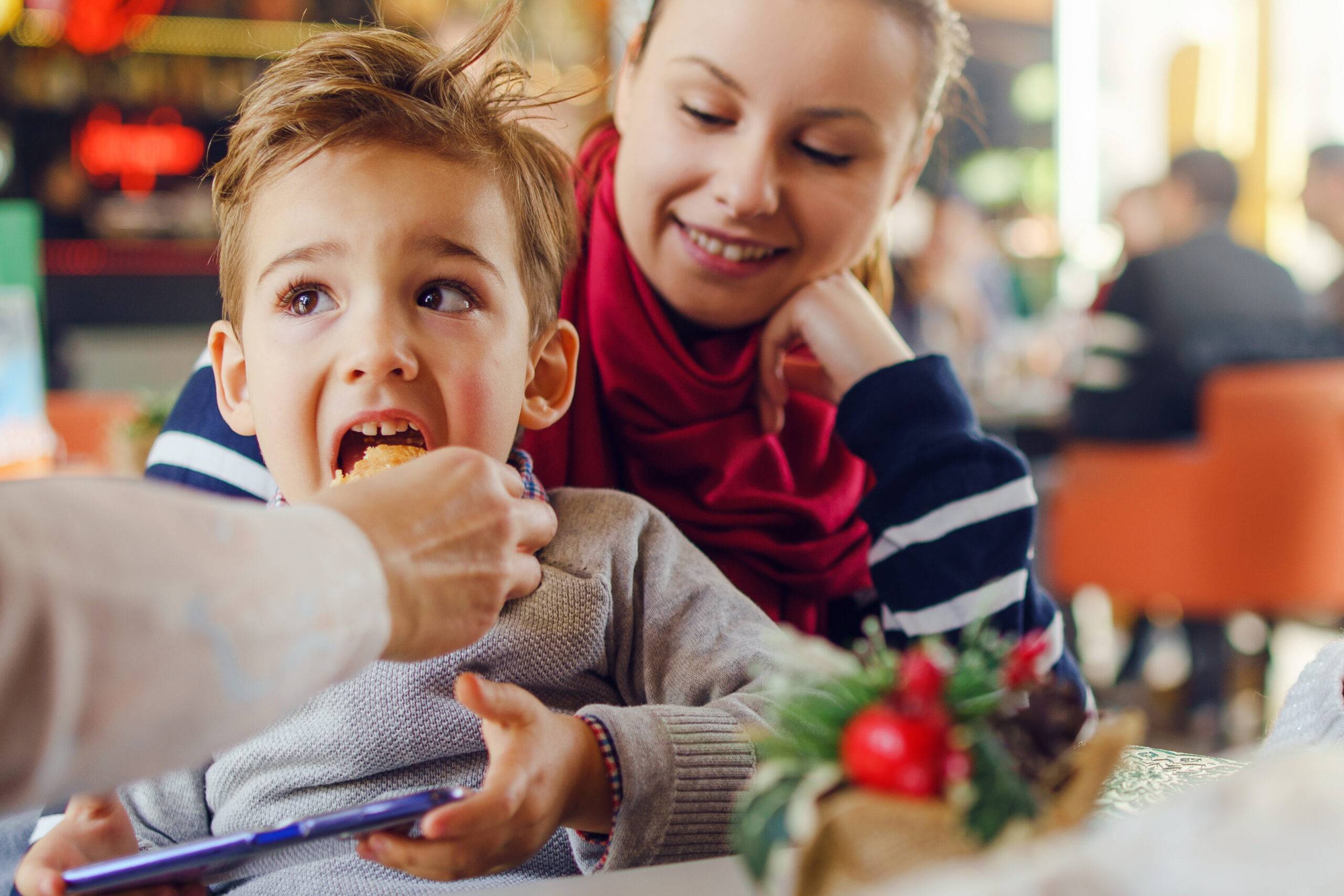 Chez Hé, le restaurant kids friendly avec espaces de jeux à Paris ...